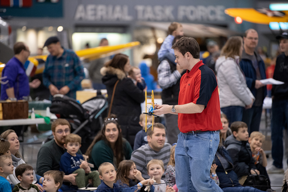 Local Kiwanis Make Winter Flight Fest Possible for Families | EAA